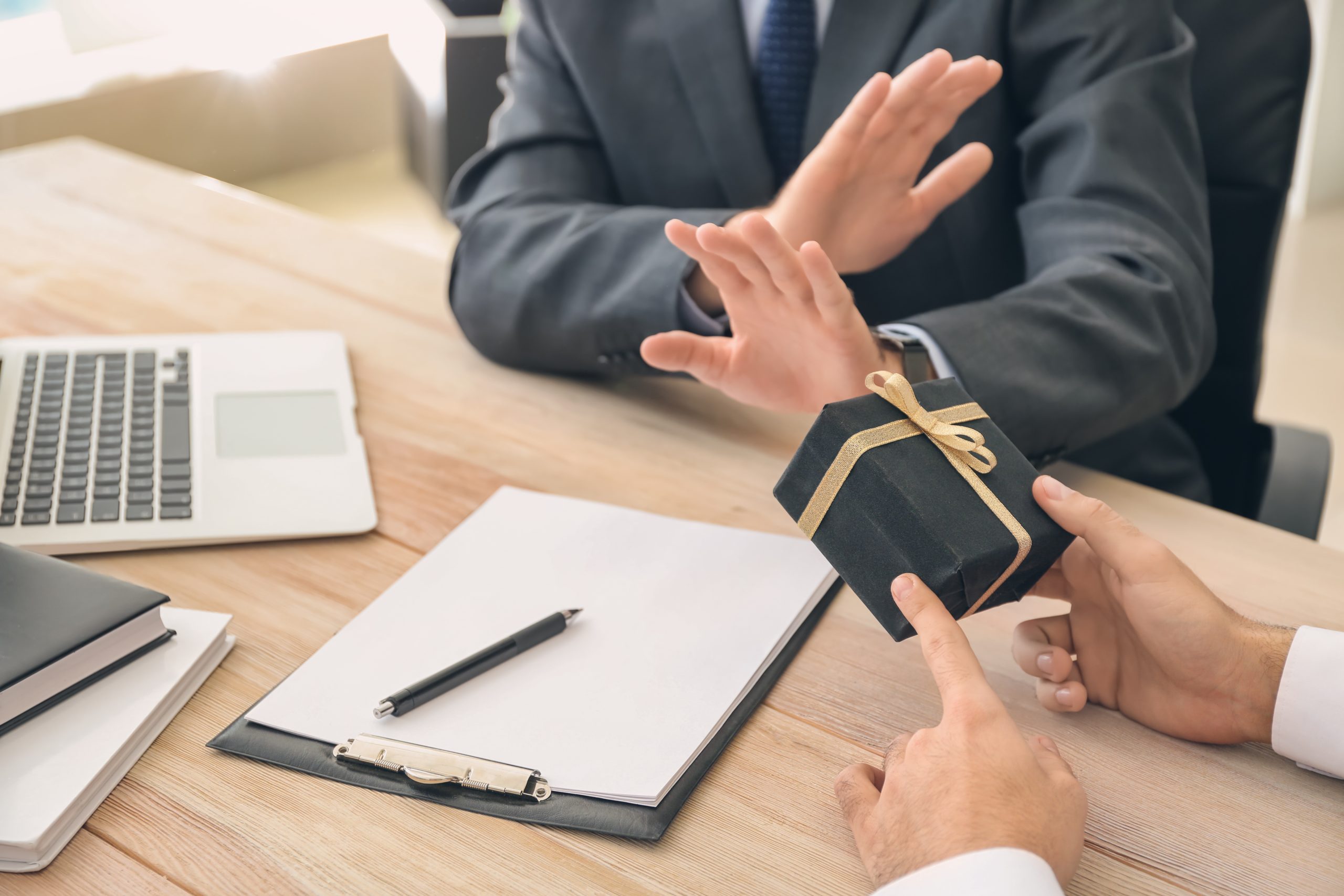 Bestechlichkeit kann Arbeitnehmer den Job kosten